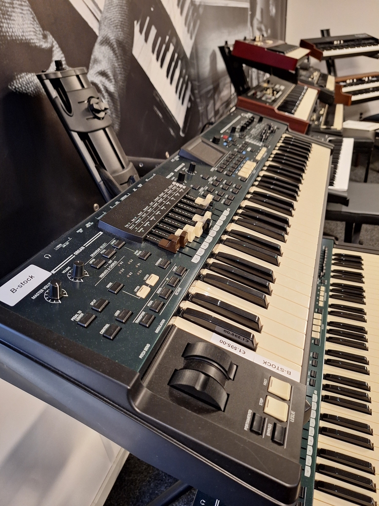 Hammond SK PRO 61 Stage Keyboard B-Stock