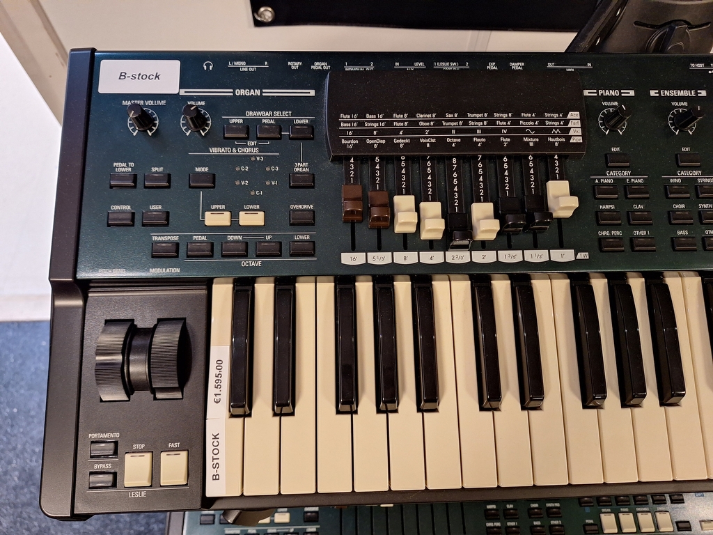 Hammond SK PRO 61 Stage Keyboard B-Stock