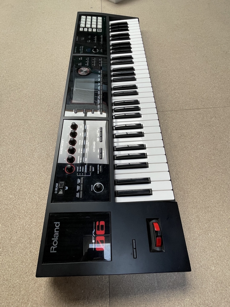 Roland FA-06 Synthesizer B-Ware