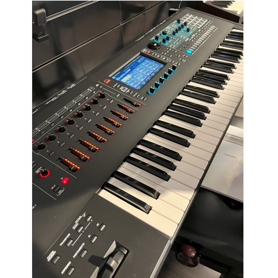 Roland Fantom-6 + EX upgrade Occasion
