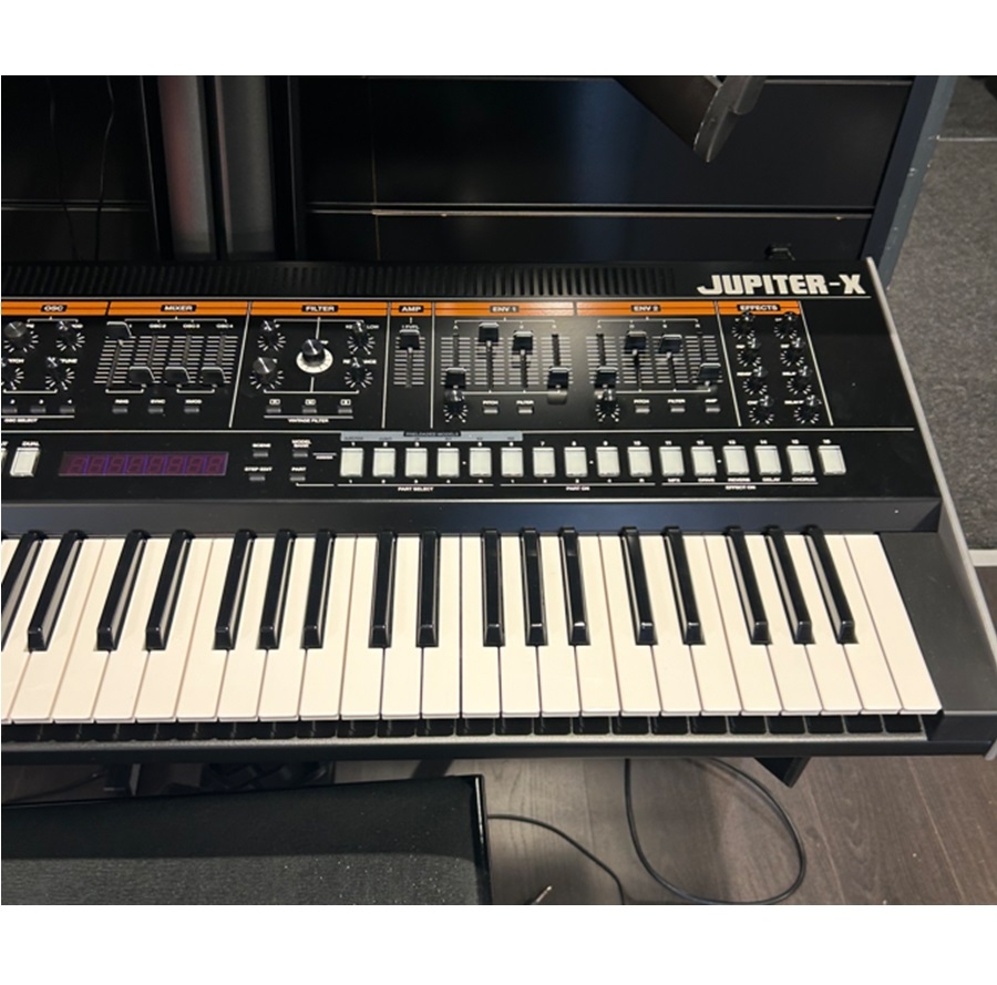 Roland Jupiter X Synthesizer Occasion