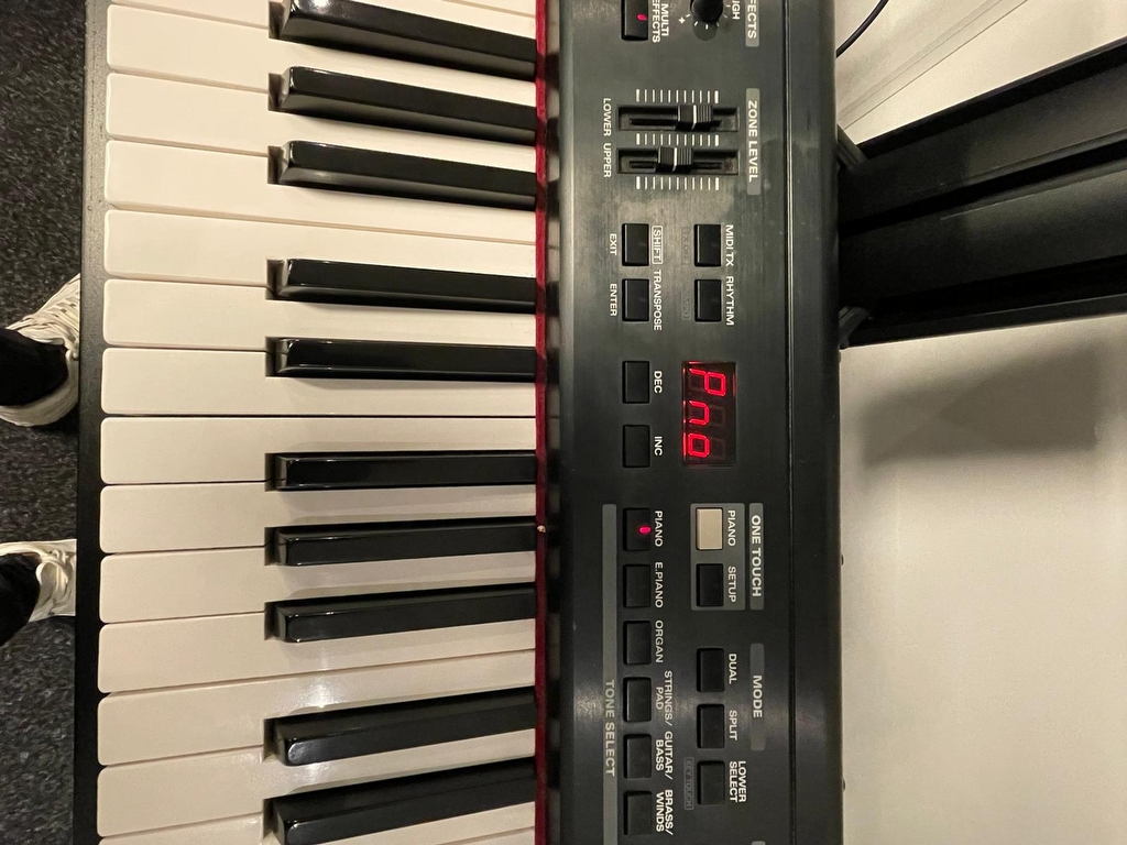 Roland RD300SX incl. Koffer en sustainpedaal - Occasion