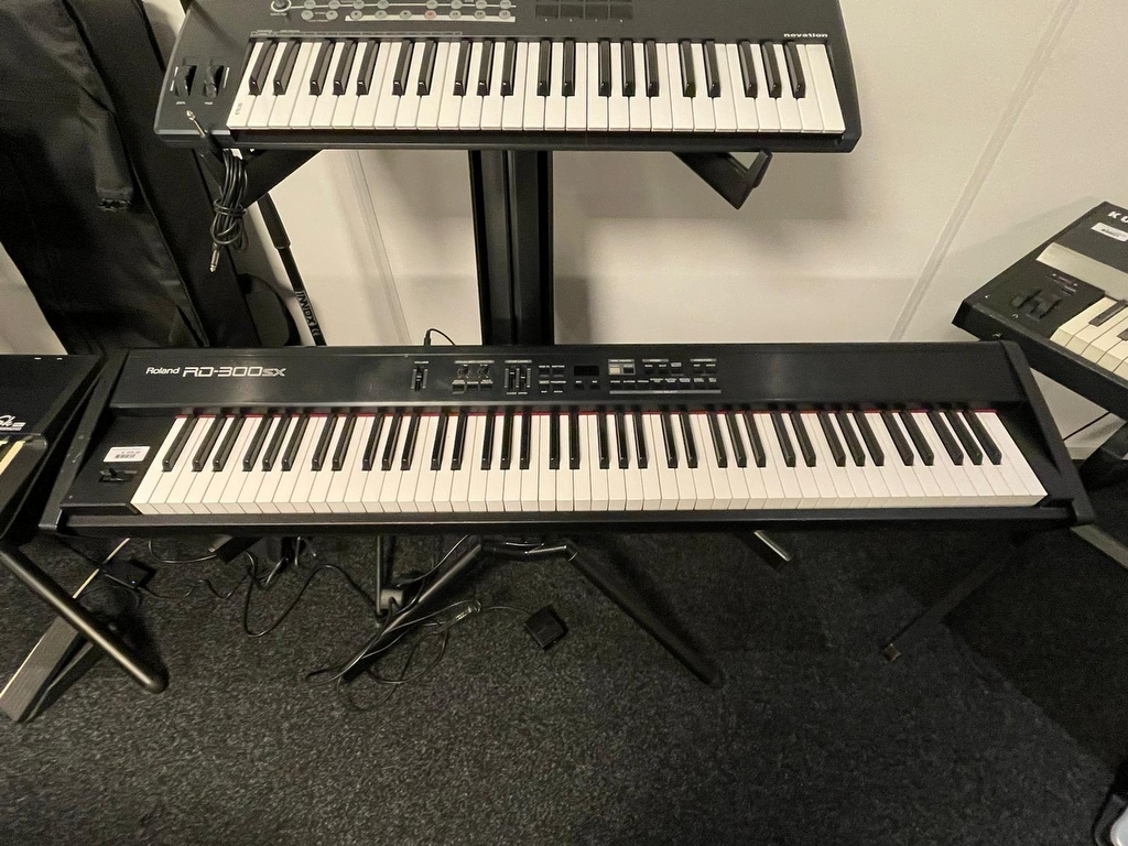 Roland RD300SX incl. Koffer en sustainpedaal - Occasion