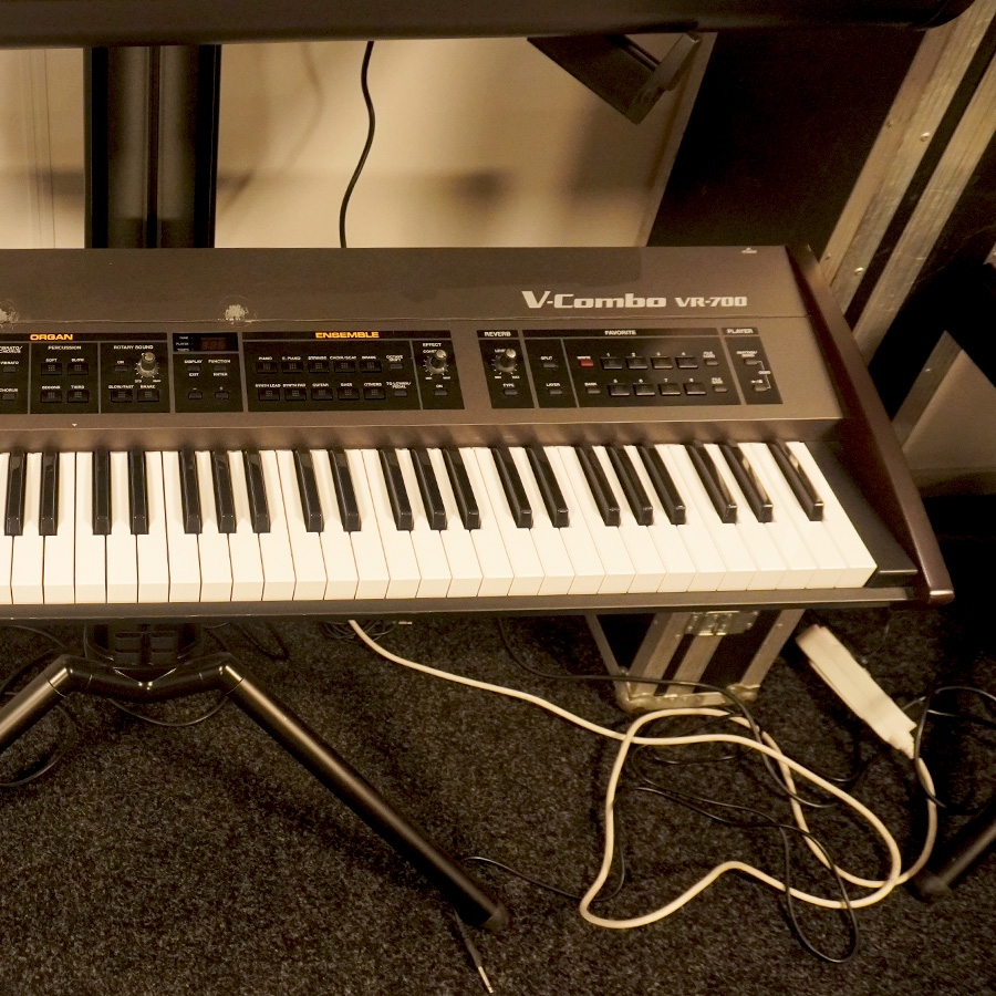 Roland VR-700 Occasion