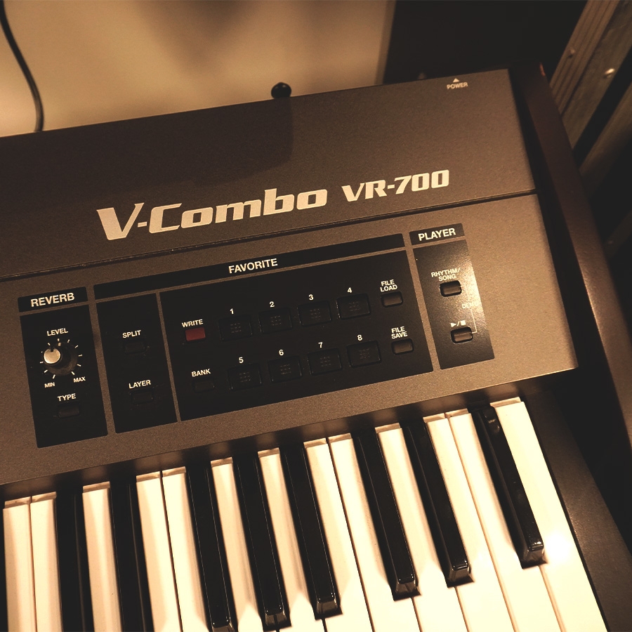 Roland VR-700 Occasion