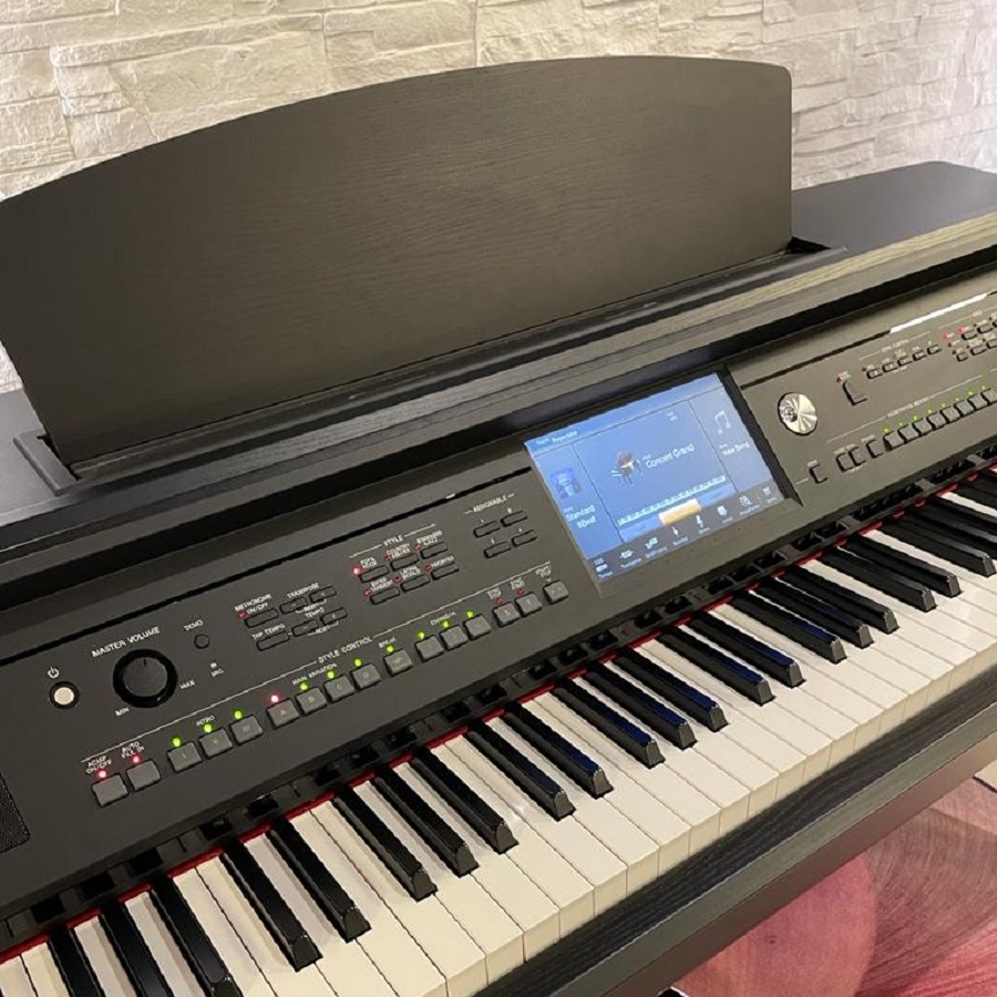 Yamaha CVP-609B piano - Used